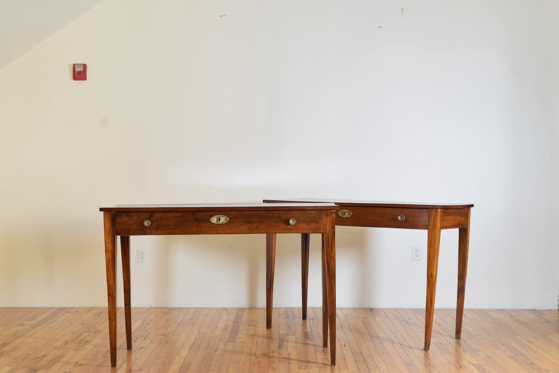 Walnut 1-Drawer Console (1 Available) – ROBUCK