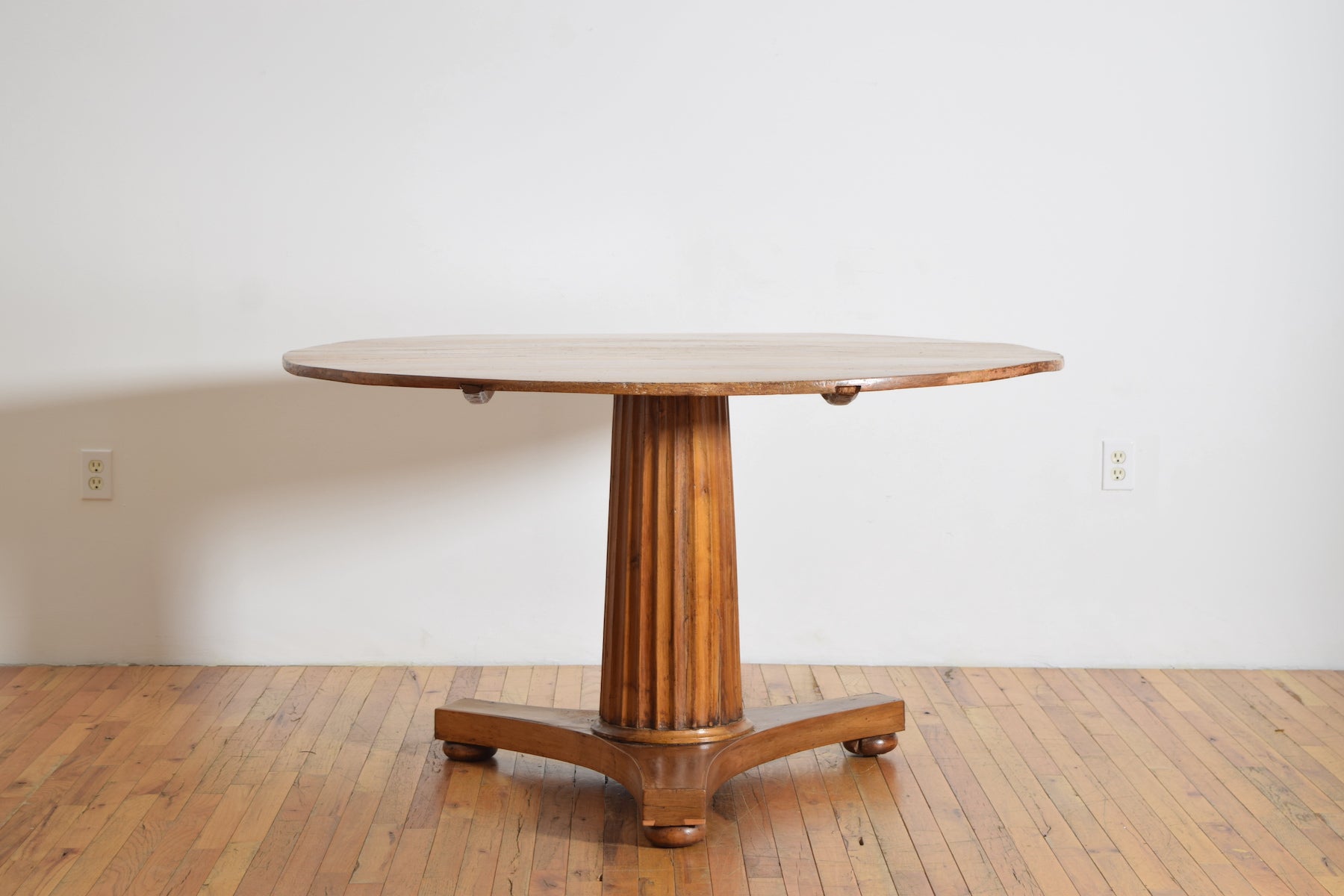 Light Walnut Center Table – ROBUCK