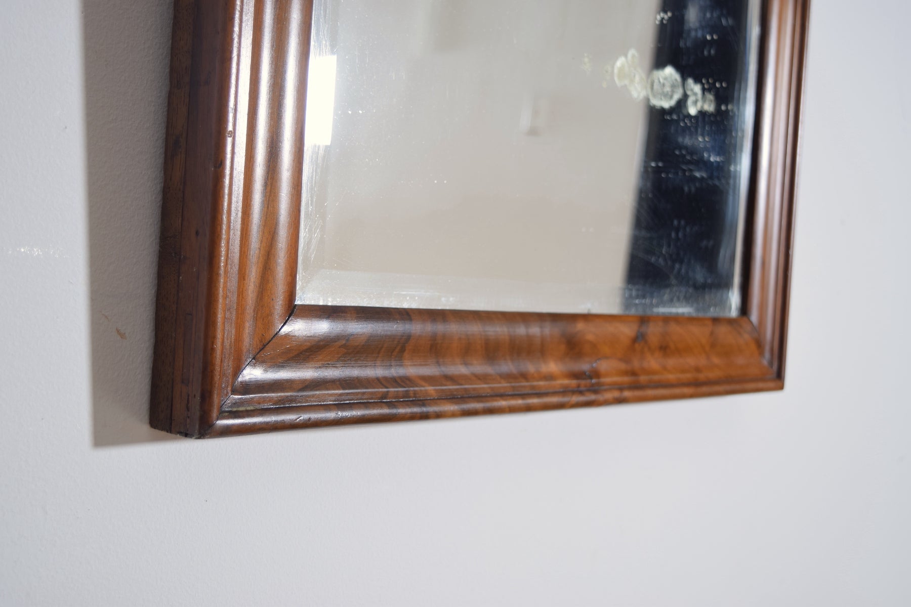 Walnut Wall Mirror – ROBUCK
