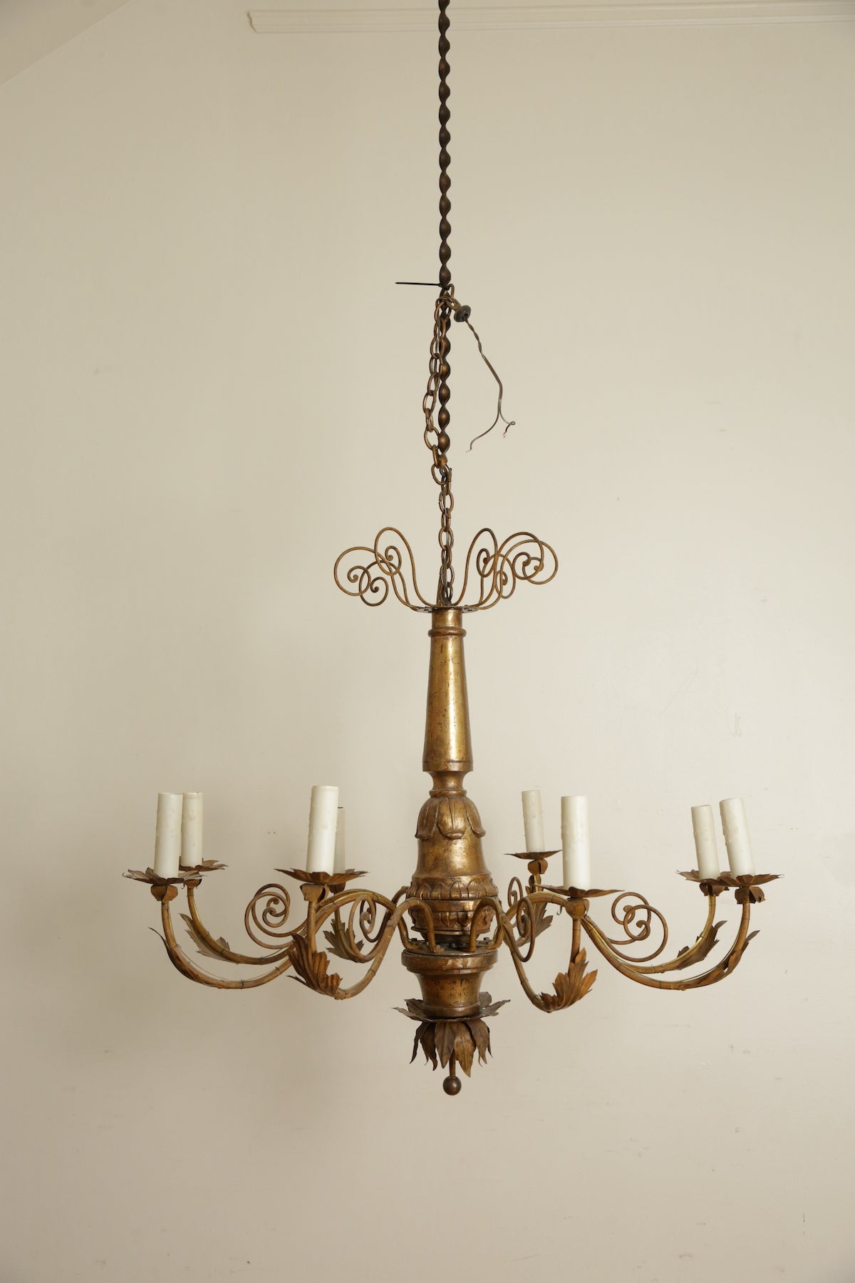 Giltwood, Iron, and Metal 8-Light Chandelier – ROBUCK