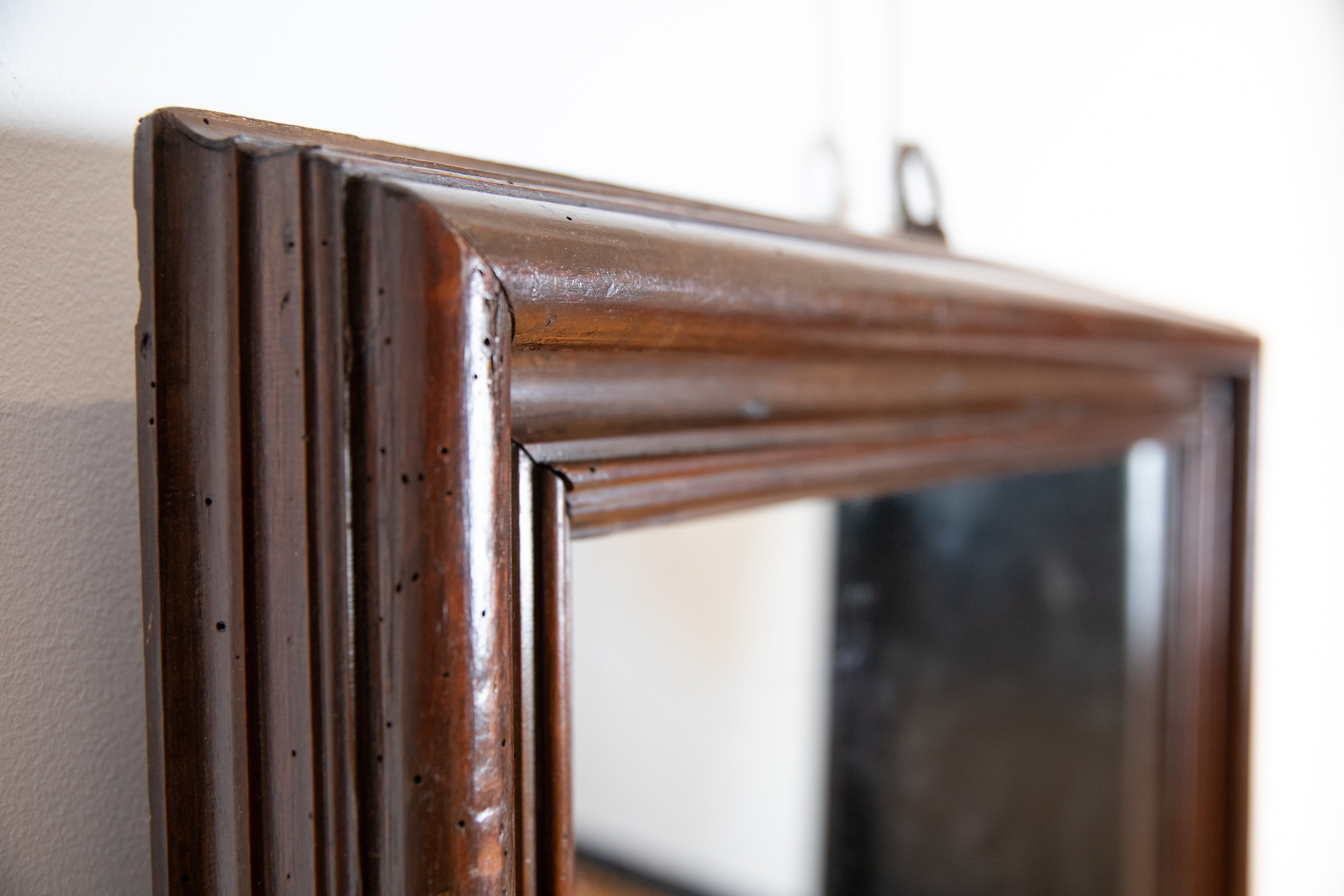 Molded Walnut Mirror – ROBUCK